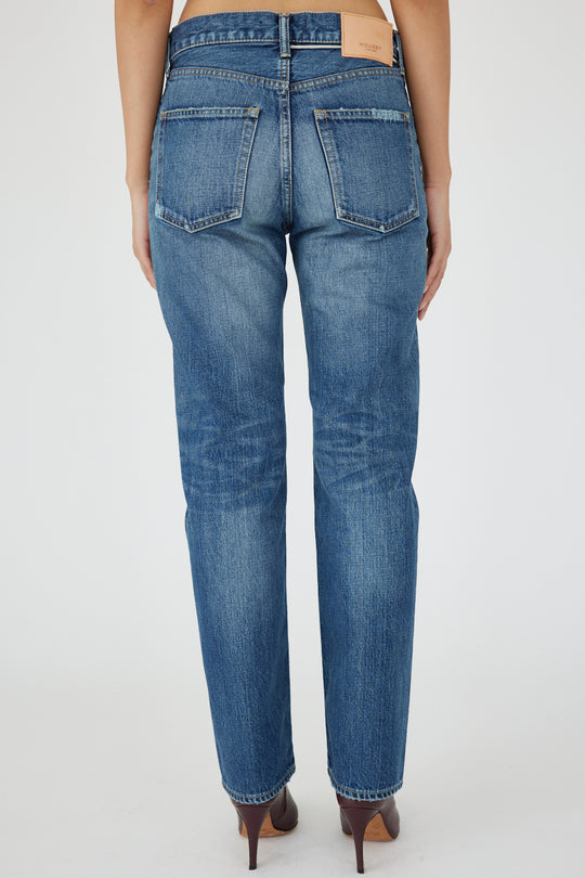 Chesney Straight – MOUSSY